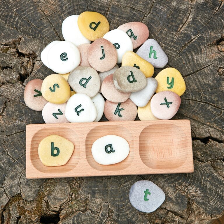 3-Pebble Word-building Tray - Yellow Door